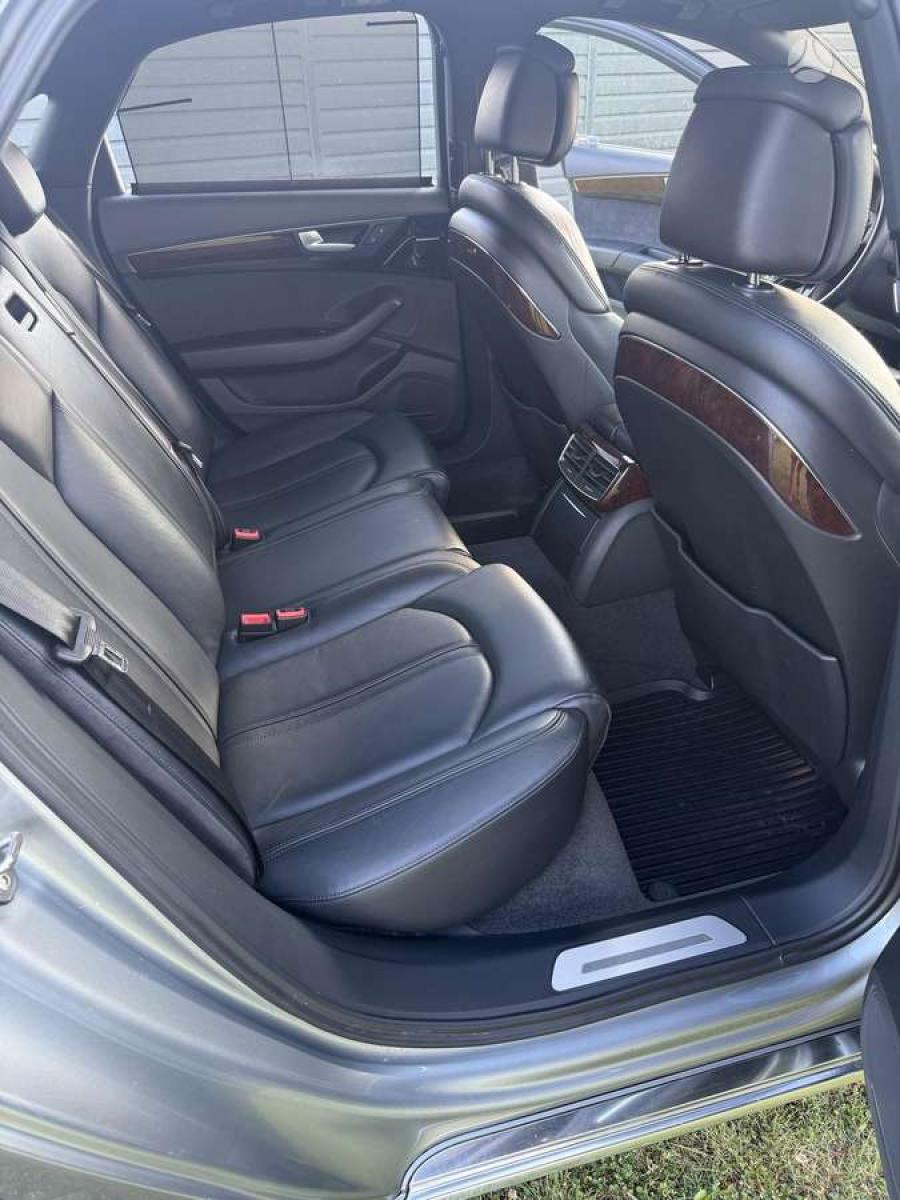 Grey Audi A8 2012 in Kaunas, with an engine capacity of 2.97 L and mileage of 225 thousand km for 14900 €, photo 8 on AUTOMOTO.COM.LV