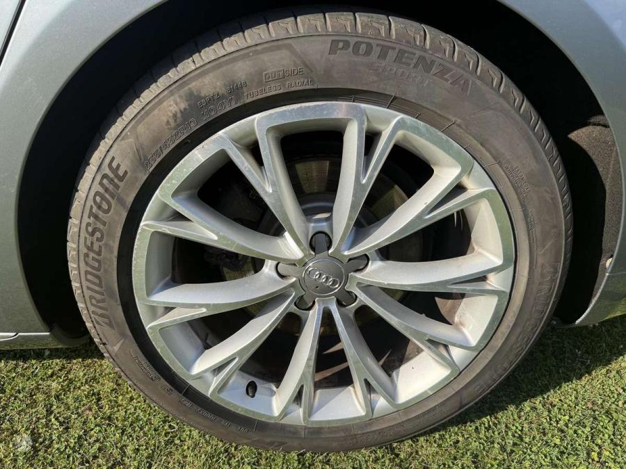 Grey Audi A8 2012 in Kaunas, with an engine capacity of 2.97 L and mileage of 225 thousand km for 14900 €, photo 14 on AUTOMOTO.COM.LV