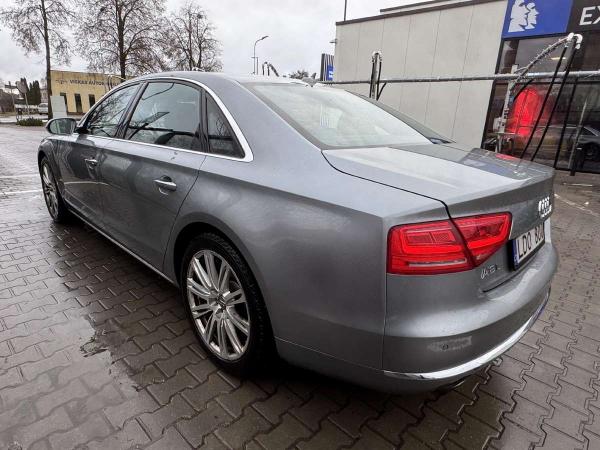 Grey Audi A8 2013 in Alytus, with an engine capacity of 3.00 L and mileage of 320 thousand km for 11500 €, photo 7 on AUTOMOTO.COM.LV