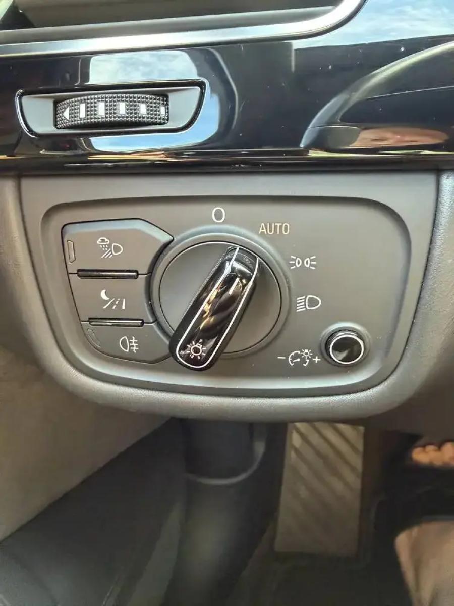 Pelēks Audi A8 2013 Ventspils, ar dzinēja tilpumu 2.00 L un nobraukumu 157 tūkst. km par 17990 €, foto 30 vietnē AUTOMOTO.COM.LV