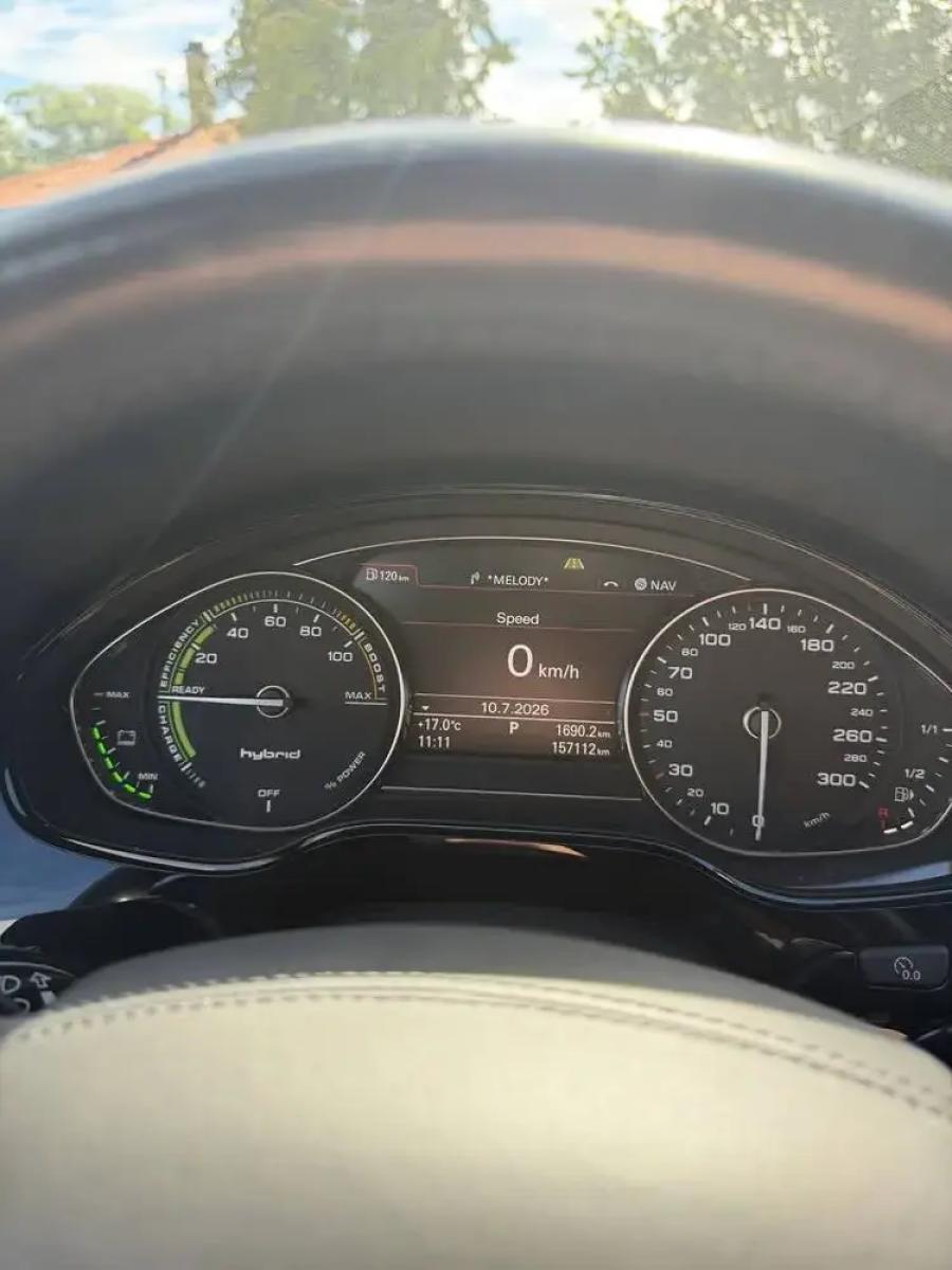 Pelēks Audi A8 2013 Ventspils, ar dzinēja tilpumu 2.00 L un nobraukumu 157 tūkst. km par 17990 €, foto 31 vietnē AUTOMOTO.COM.LV