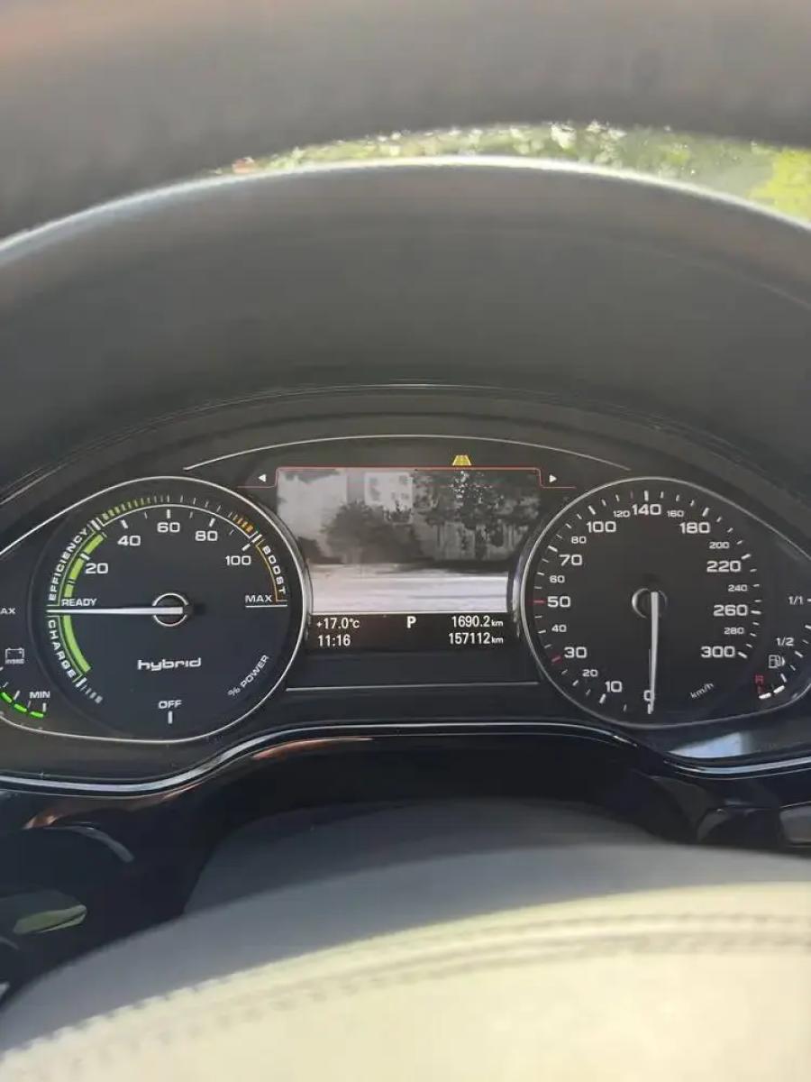 Pelēks Audi A8 2013 Ventspils, ar dzinēja tilpumu 2.00 L un nobraukumu 157 tūkst. km par 17990 €, foto 32 vietnē AUTOMOTO.COM.LV