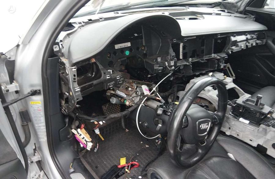 Grey Audi A8 2013 in Vilnius, with an engine capacity of 3.00 L and mileage of 138 thousand km for 7600 €, photo 13 on AUTOMOTO.COM.LV
