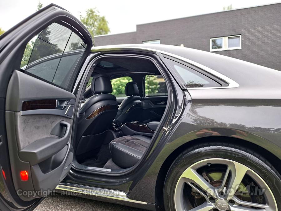Grey Audi A8 2013 in Tallinn, with an engine capacity of 3.00 L and mileage of 188 thousand km for 17900 €, photo 18 on AUTOMOTO.COM.LV