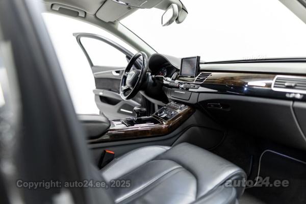 Pelēks Audi A8 2014 Tallina, ar dzinēja tilpumu 3.00 L un nobraukumu 331 tūkst. km par 17999 €, foto 11 vietnē AUTOMOTO.COM.LV
