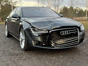 Grey Audi A8 2014 in Ukmerge, with an engine capacity of 4.13 L and mileage of 295 thousand km for 8300 €, photo 4 on AUTOMOTO.COM.LV