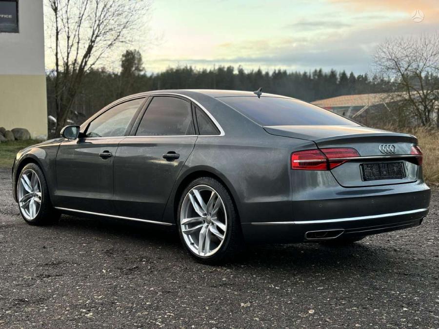 Grey Audi A8 2014 in Ukmerge, with an engine capacity of 4.13 L and mileage of 295 thousand km for 8300 €, photo 7 on AUTOMOTO.COM.LV