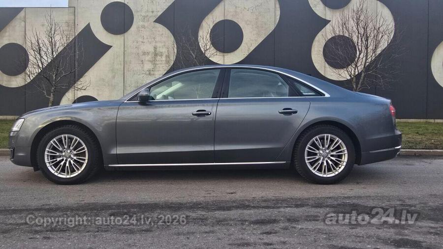 Grey Audi A8 2014 in Tallinn, with an engine capacity of 4.20 L and mileage of 278 thousand km for 21900 €, photo 3 on AUTOMOTO.COM.LV