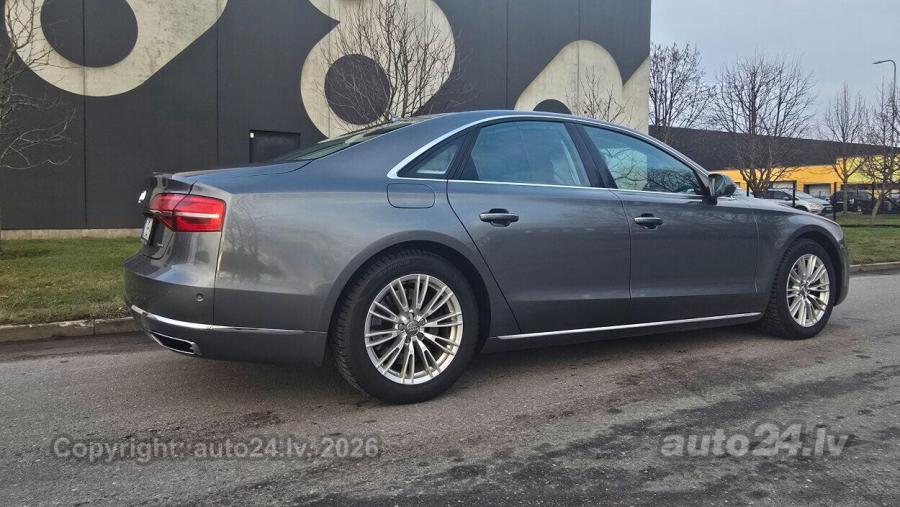 Grey Audi A8 2014 in Tallinn, with an engine capacity of 4.20 L and mileage of 278 thousand km for 21900 €, photo 4 on AUTOMOTO.COM.LV
