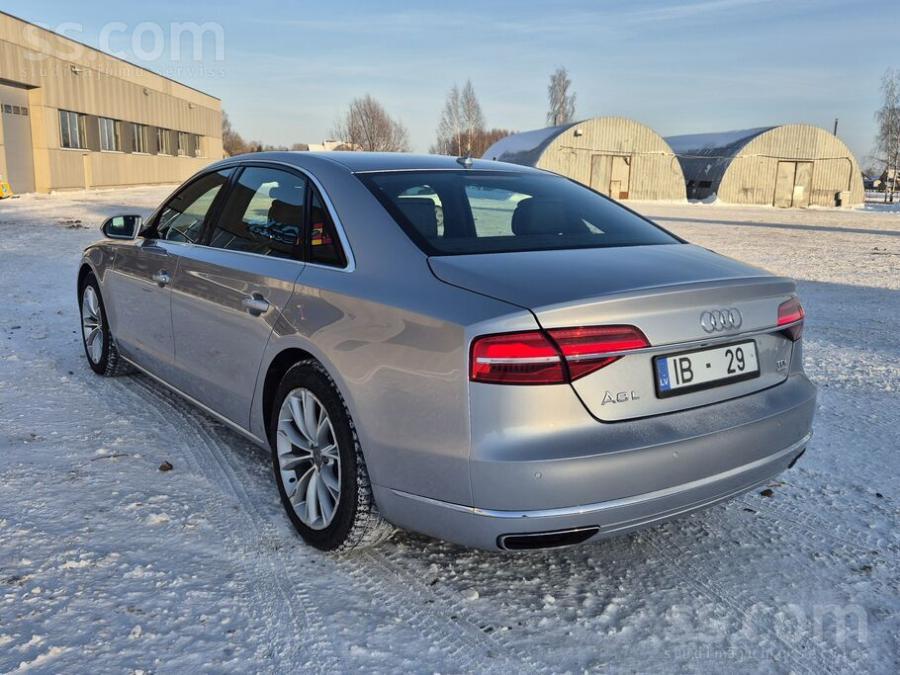Grey Audi A8 2014 in Riga, with an engine capacity of 4.20 L and mileage of 264 thousand km for 24000 €, photo 4 on AUTOMOTO.COM.LV