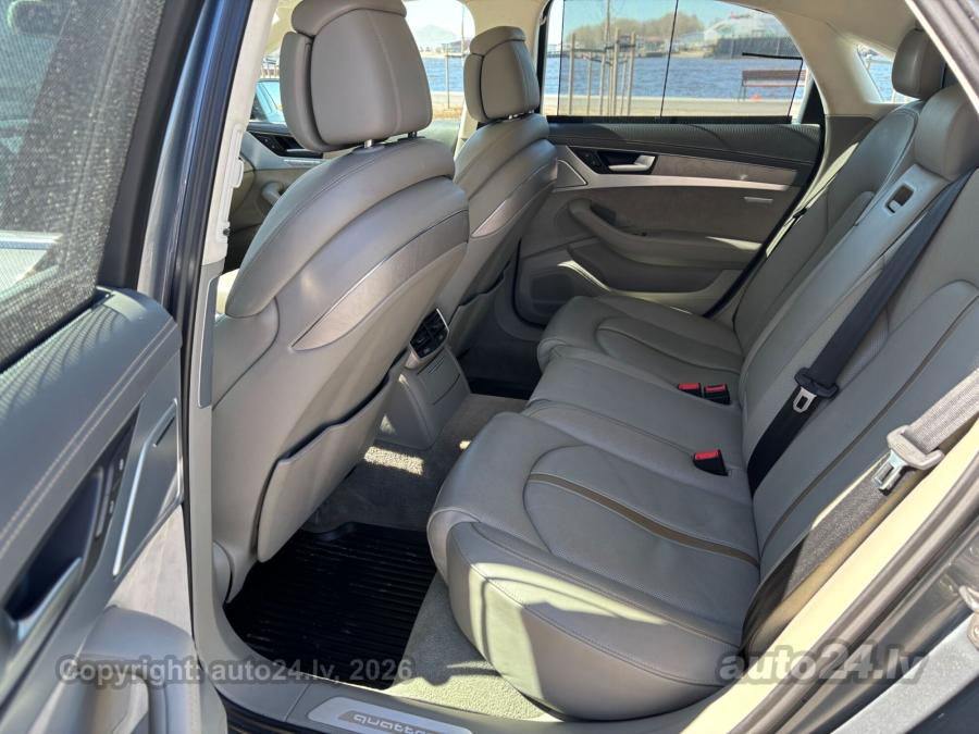 Pelēks Audi A8 2014 Tallina, ar dzinēja tilpumu 4.20 L un nobraukumu 278 tūkst. km par 17900 €, foto 8 vietnē AUTOMOTO.COM.LV