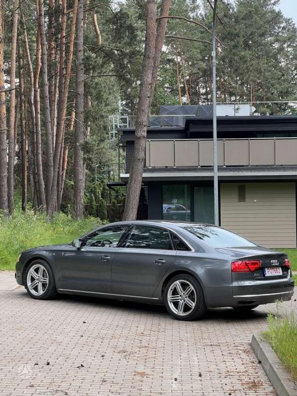 Grey Audi A8 2014 in Vilnius, with an engine capacity of 4.00 L and mileage of 223 thousand km for 8500 €, photo 6 on AUTOMOTO.COM.LV