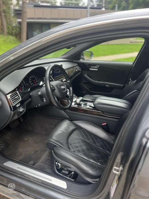Grey Audi A8 2014 in Vilnius, with an engine capacity of 4.00 L and mileage of 223 thousand km for 8500 €, photo 9 on AUTOMOTO.COM.LV