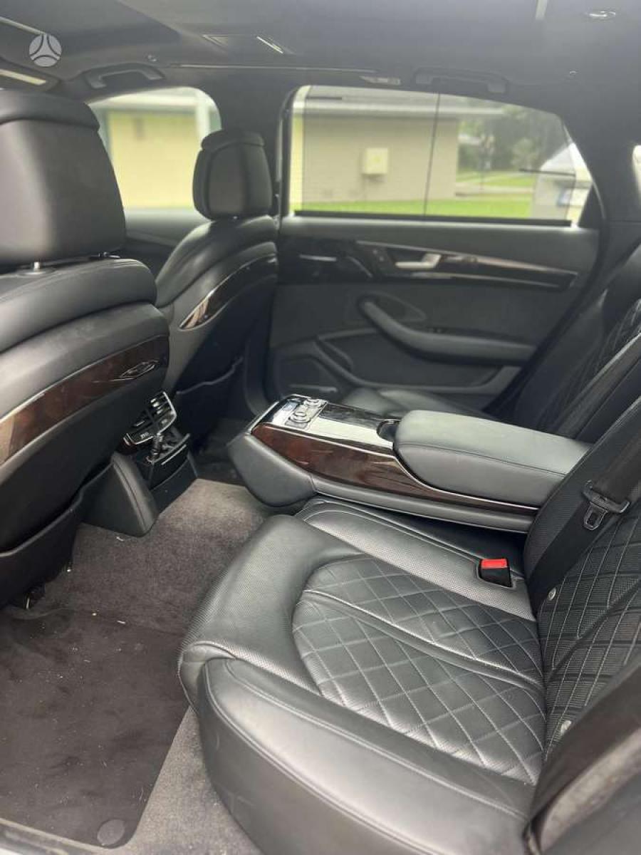 Grey Audi A8 2014 in Vilnius, with an engine capacity of 4.00 L and mileage of 223 thousand km for 8500 €, photo 12 on AUTOMOTO.COM.LV
