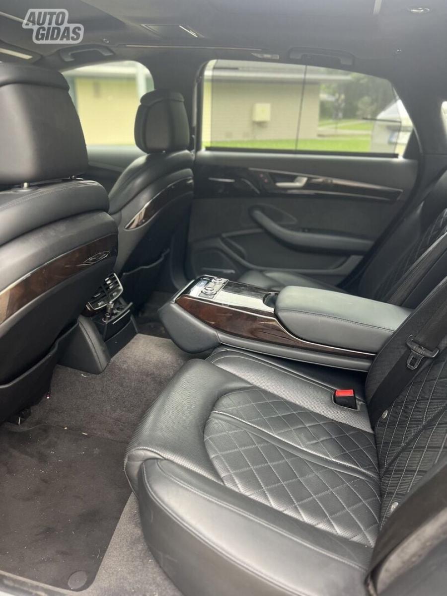 Grey Audi A8 2014 in Vilnius, with an engine capacity of 4.00 L and mileage of 223 thousand km for 7900 €, photo 10 on AUTOMOTO.COM.LV