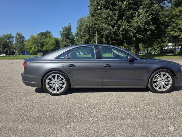 Grey Audi A8 2014 in Vilnius, with an engine capacity of 2.97 L and mileage of 230 thousand km for 19950 €, photo 5 on AUTOMOTO.COM.LV