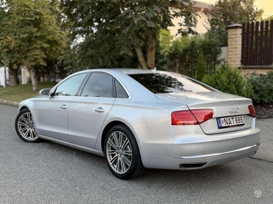 Grey Audi A8 2014 in Vilnius, with an engine capacity of 4.13 L and mileage of 280 thousand km for 11950 €, photo 15 on AUTOMOTO.COM.LV