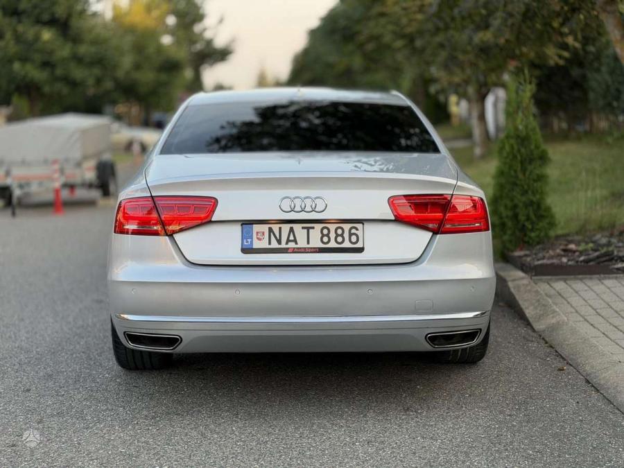 Grey Audi A8 2014 in Vilnius, with an engine capacity of 4.13 L and mileage of 280 thousand km for 11950 €, photo 20 on AUTOMOTO.COM.LV