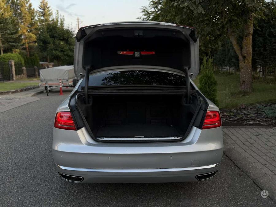 Grey Audi A8 2014 in Vilnius, with an engine capacity of 4.13 L and mileage of 280 thousand km for 11950 €, photo 22 on AUTOMOTO.COM.LV