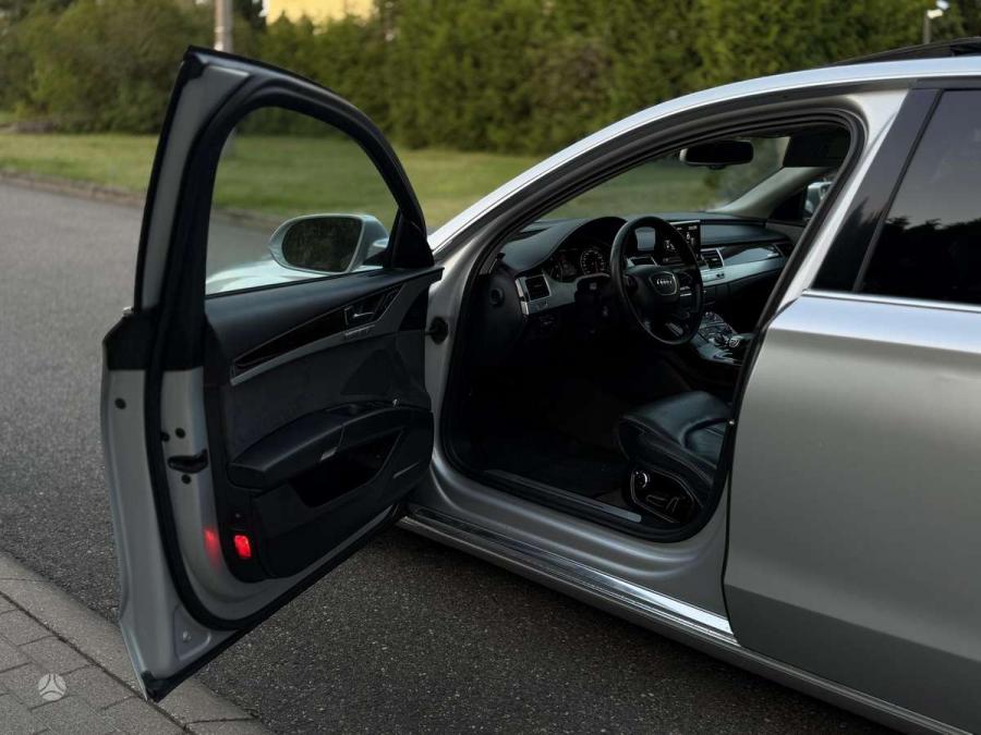 Grey Audi A8 2014 in Vilnius, with an engine capacity of 4.13 L and mileage of 280 thousand km for 11950 €, photo 37 on AUTOMOTO.COM.LV