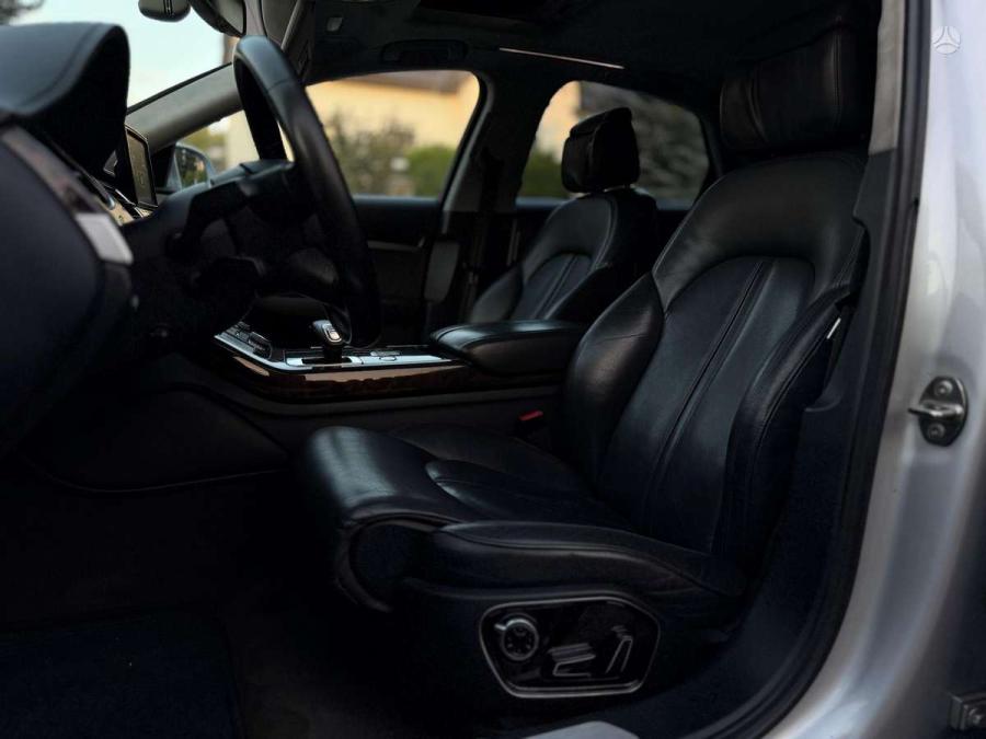 Grey Audi A8 2014 in Vilnius, with an engine capacity of 4.13 L and mileage of 280 thousand km for 11950 €, photo 39 on AUTOMOTO.COM.LV