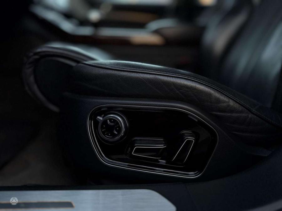 Grey Audi A8 2014 in Vilnius, with an engine capacity of 4.13 L and mileage of 280 thousand km for 11950 €, photo 40 on AUTOMOTO.COM.LV