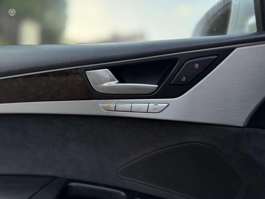 Grey Audi A8 2014 in Vilnius, with an engine capacity of 4.13 L and mileage of 280 thousand km for 11950 €, photo 44 on AUTOMOTO.COM.LV