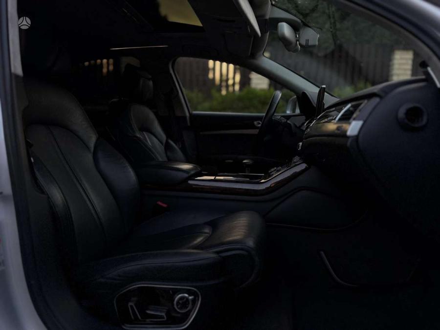 Grey Audi A8 2014 in Vilnius, with an engine capacity of 4.13 L and mileage of 280 thousand km for 11950 €, photo 46 on AUTOMOTO.COM.LV