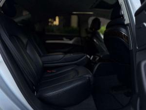 Grey Audi A8 2014 in Vilnius, with an engine capacity of 4.13 L and mileage of 280 thousand km for 11950 €, photo 50 on AUTOMOTO.COM.LV