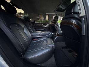 Grey Audi A8 2014 in Vilnius, with an engine capacity of 4.13 L and mileage of 280 thousand km for 11950 €, photo 51 on AUTOMOTO.COM.LV