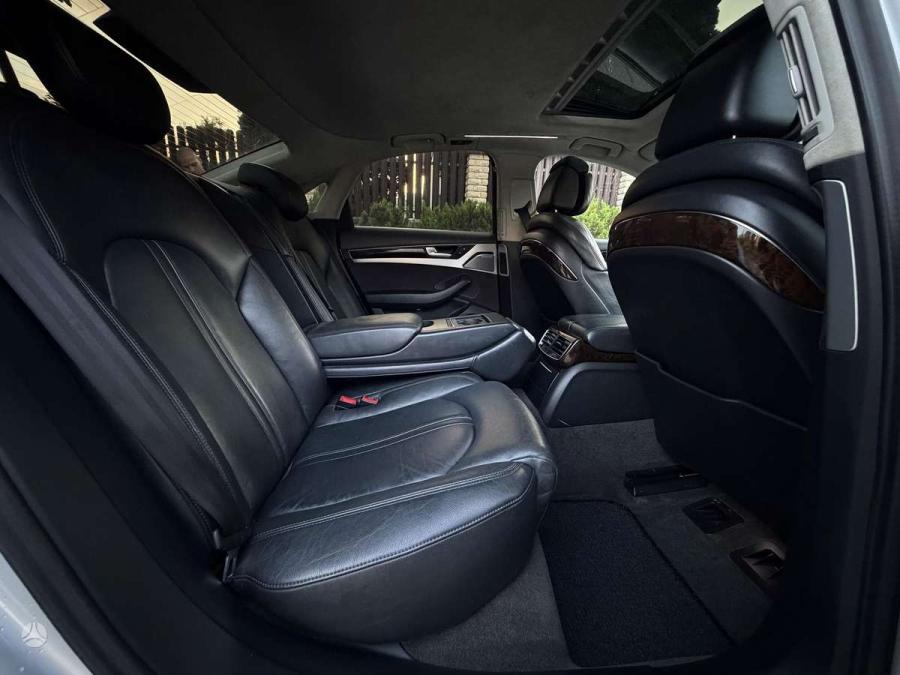 Grey Audi A8 2014 in Vilnius, with an engine capacity of 4.13 L and mileage of 280 thousand km for 11950 €, photo 51 on AUTOMOTO.COM.LV