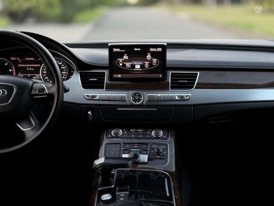 Grey Audi A8 2014 in Vilnius, with an engine capacity of 4.13 L and mileage of 280 thousand km for 11950 €, photo 55 on AUTOMOTO.COM.LV