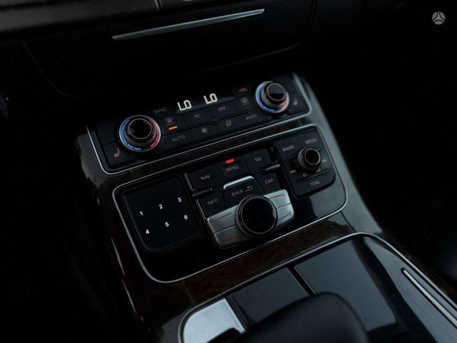 Grey Audi A8 2014 in Vilnius, with an engine capacity of 4.13 L and mileage of 280 thousand km for 11950 €, photo 56 on AUTOMOTO.COM.LV
