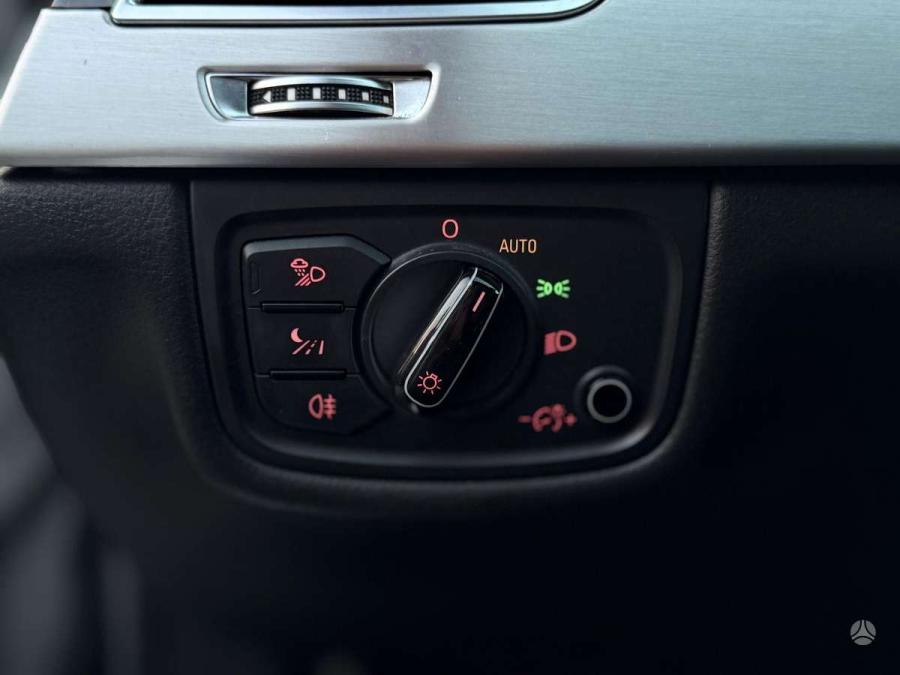 Grey Audi A8 2014 in Vilnius, with an engine capacity of 4.13 L and mileage of 280 thousand km for 11950 €, photo 58 on AUTOMOTO.COM.LV