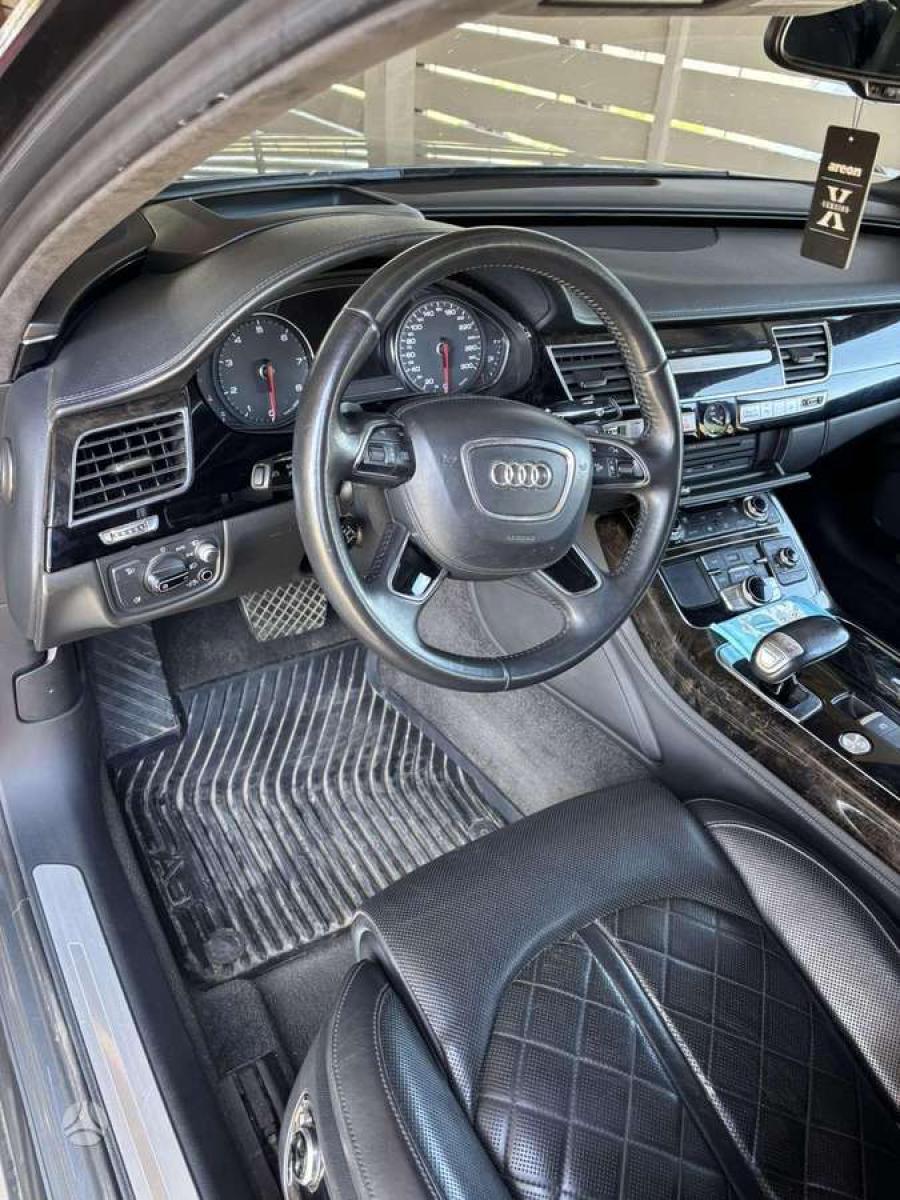 Pelēks Audi A8 2015 Kauņa, ar dzinēja tilpumu 4.00 L un nobraukumu 155 tūkst. km par 17100 €, foto 6 vietnē AUTOMOTO.COM.LV