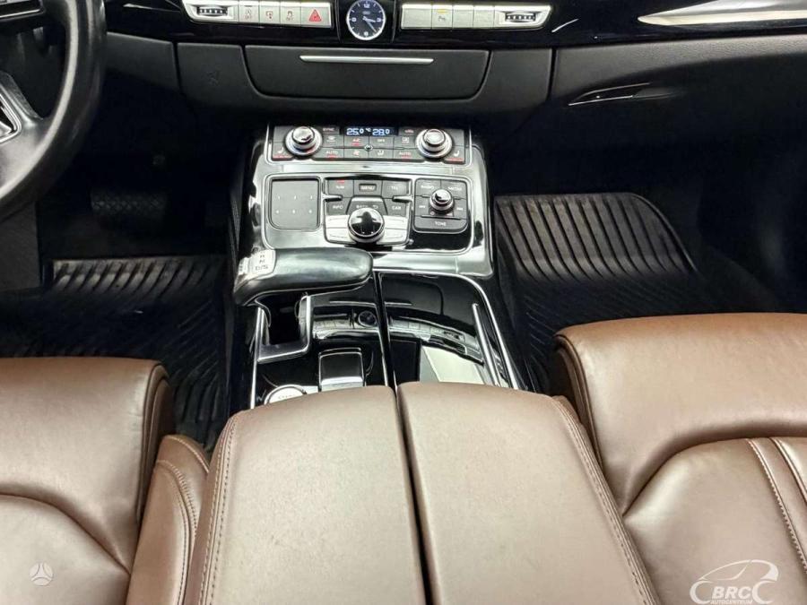 Pelēks Audi A8 2016 Viļņa, ar dzinēja tilpumu 2.97 L un nobraukumu 208 tūkst. km par 18900 €, foto 20 vietnē AUTOMOTO.COM.LV
