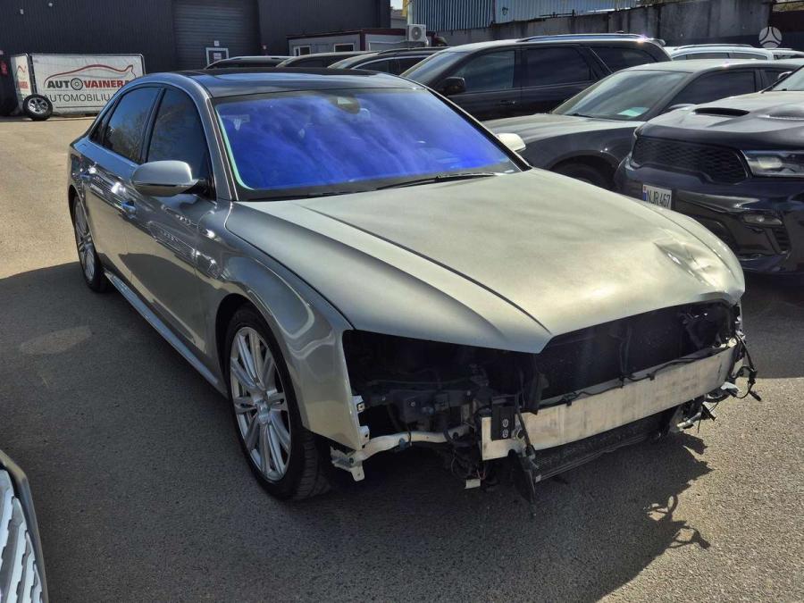 Grey Audi A8 2016 in Vilnius, with an engine capacity of 3.99 L and mileage of 163 thousand km for 10400 €, photo 5 on AUTOMOTO.COM.LV