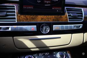 Grey Audi A8 2016 in Vilnius, with an engine capacity of 3.99 L and mileage of 163 thousand km for 10400 €, photo 22 on AUTOMOTO.COM.LV