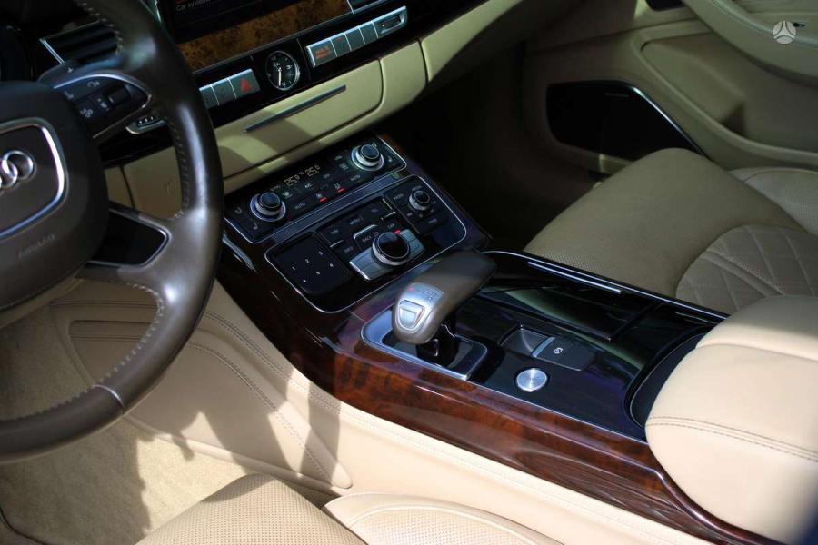Grey Audi A8 2016 in Vilnius, with an engine capacity of 3.99 L and mileage of 163 thousand km for 10400 €, photo 25 on AUTOMOTO.COM.LV
