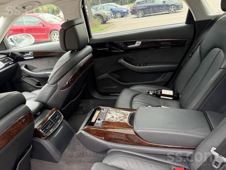 Grey Audi A8 2016 in Riga, with an engine capacity of 3.00 L and mileage of 112 thousand km for 29500 €, photo 6 on AUTOMOTO.COM.LV