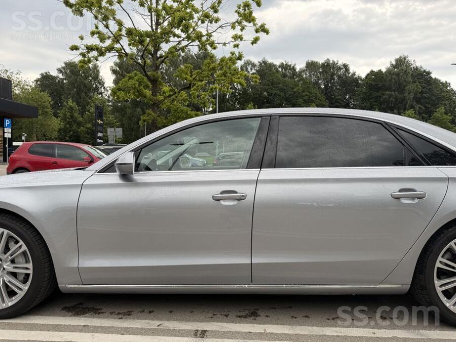 Grey Audi A8 2016 in Riga, with an engine capacity of 3.00 L and mileage of 112 thousand km for 29500 €, photo 9 on AUTOMOTO.COM.LV