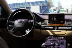 Grey Audi A8 2016 in Vilnius, with an engine capacity of 3.99 L and mileage of 163 thousand km for 9900 €, photo 15 on AUTOMOTO.COM.LV