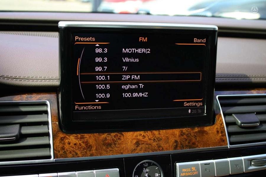 Grey Audi A8 2016 in Vilnius, with an engine capacity of 3.99 L and mileage of 163 thousand km for 9900 €, photo 20 on AUTOMOTO.COM.LV