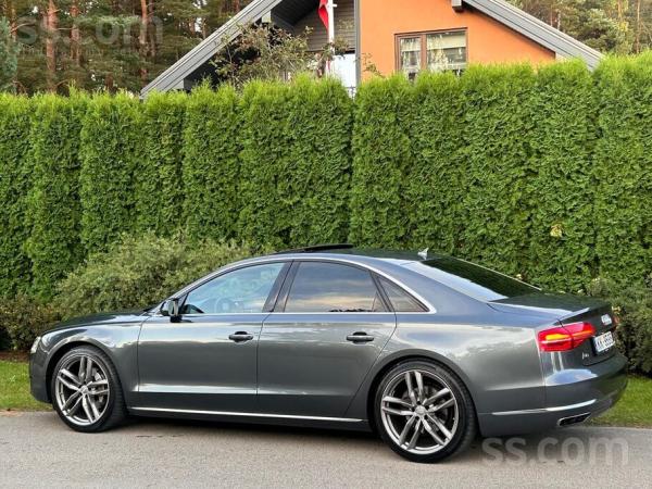Audi A8 2016 Rīga vietnē Pelēks Audi A8 2016 Rīga, ar dzinēja tilpumu 3.00 L un nobraukumu 360 tūkst. km par 13500 €, foto 5 vietnē AUTOMOTO.COM.LV