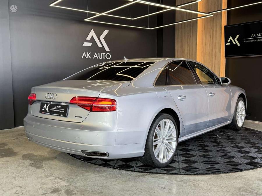 Grey Audi A8 2017 in Kaunas, with an engine capacity of 2.97 L and mileage of 134 thousand km for 28990 €, photo 12 on AUTOMOTO.COM.LV