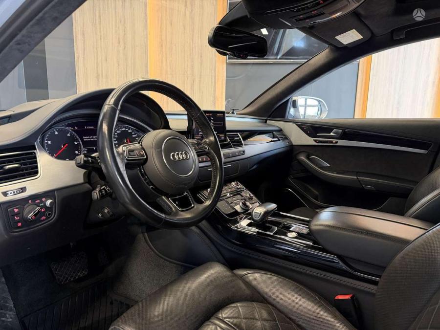 Grey Audi A8 2017 in Kaunas, with an engine capacity of 2.97 L and mileage of 134 thousand km for 28990 €, photo 13 on AUTOMOTO.COM.LV