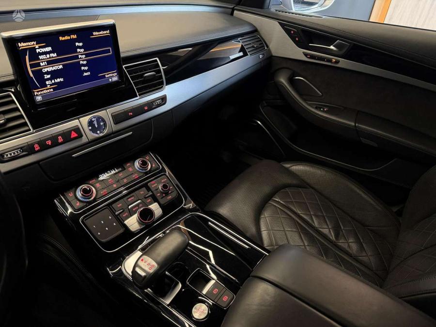 Grey Audi A8 2017 in Kaunas, with an engine capacity of 2.97 L and mileage of 134 thousand km for 28990 €, photo 18 on AUTOMOTO.COM.LV