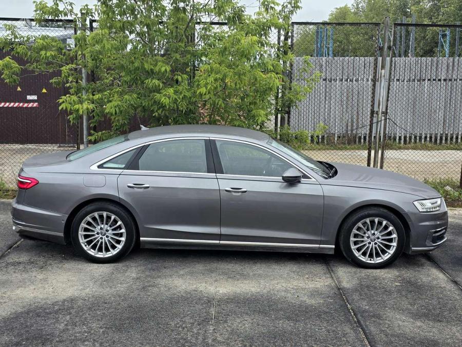 Pelēks Audi A8 2017 Šauļi, ar dzinēja tilpumu 2.97 L un nobraukumu 380 tūkst. km par 25000 €, foto 6 vietnē AUTOMOTO.COM.LV