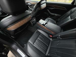 Pelēks Audi A8 2017 Šauļi, ar dzinēja tilpumu 2.97 L un nobraukumu 380 tūkst. km par 25000 €, foto 20 vietnē AUTOMOTO.COM.LV