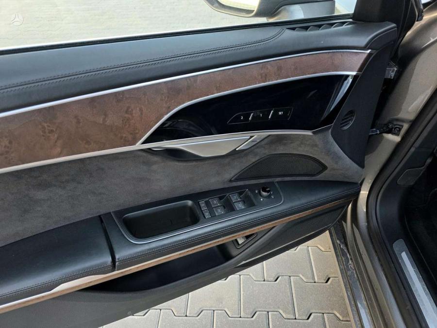 Pelēks Audi A8 2017 Šauļi, ar dzinēja tilpumu 2.97 L un nobraukumu 380 tūkst. km par 22500 €, foto 22 vietnē AUTOMOTO.COM.LV